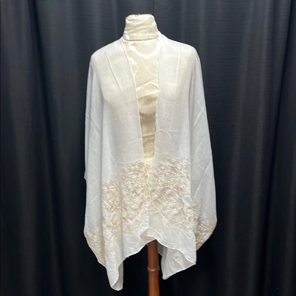 Other | Elegant White Embroidered Kimono | Poshmark